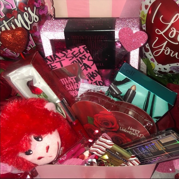 Victoria's Secret | Other | Victorias Secret Valentines Day Gift Basket ...